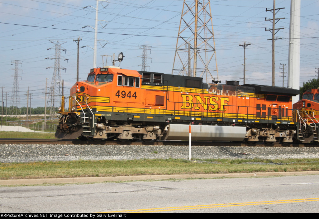 BNSF 4944 - Burlington Northern Santa Fe